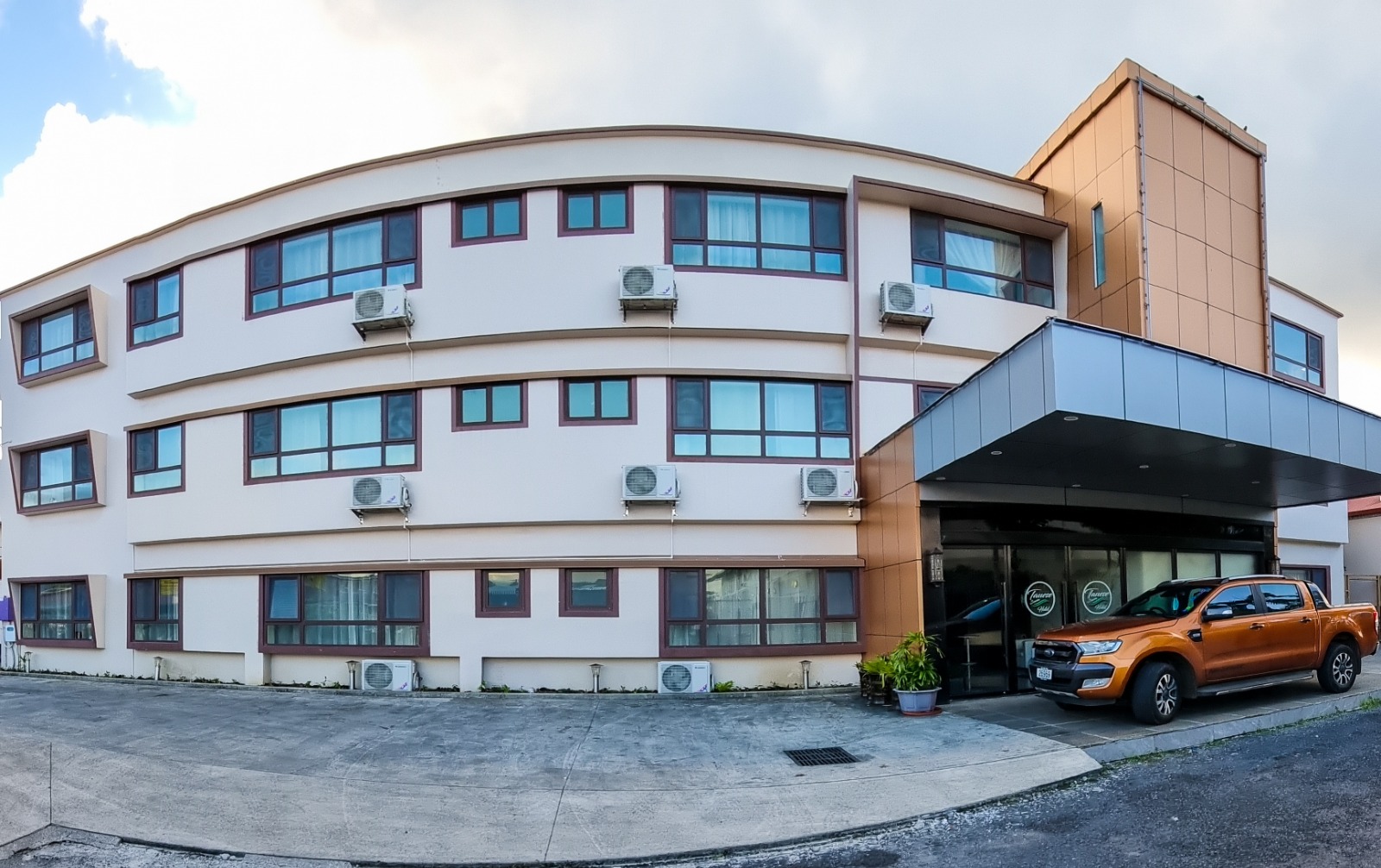 Tauese Seaview Hotel website - Apia hotel